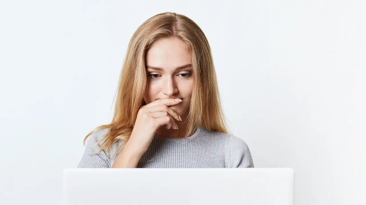 Despido por cotillear información de clientes: ¿Es posible?